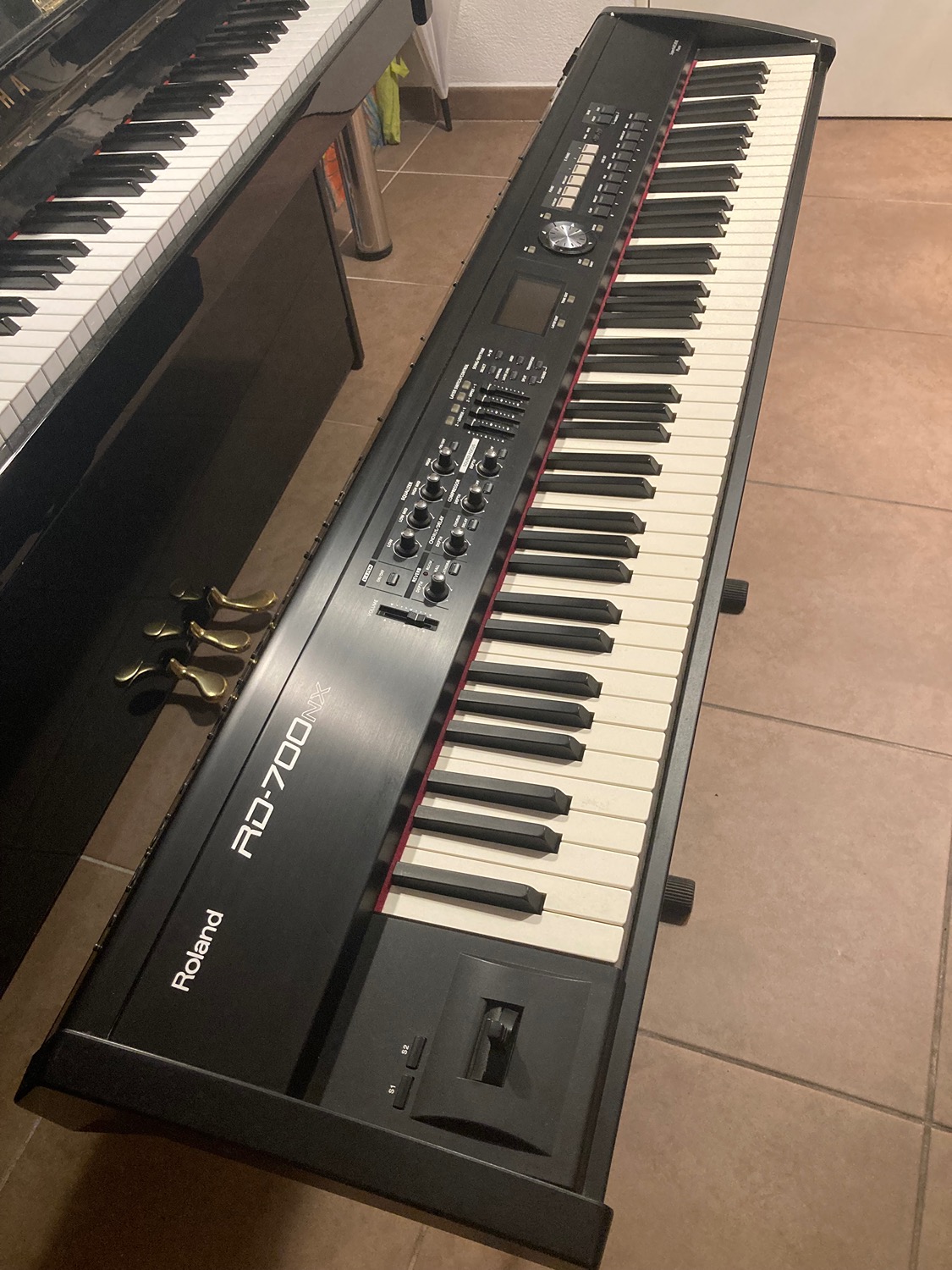 Roland RD-700 NX - Annonce d'occasion - EasyZic