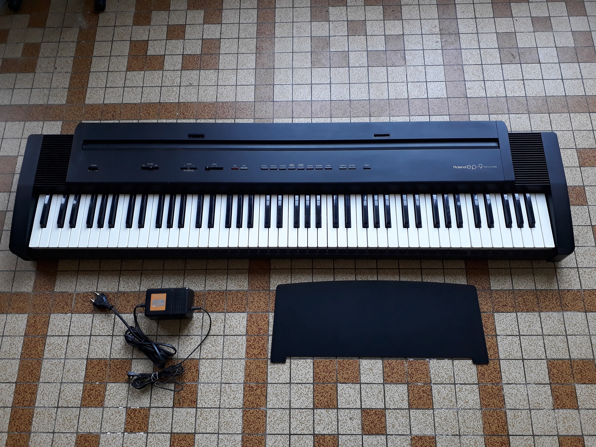 Roland EP-9e : Meilleurs prix neuf, Avis, Test et Vente d'occasion ...