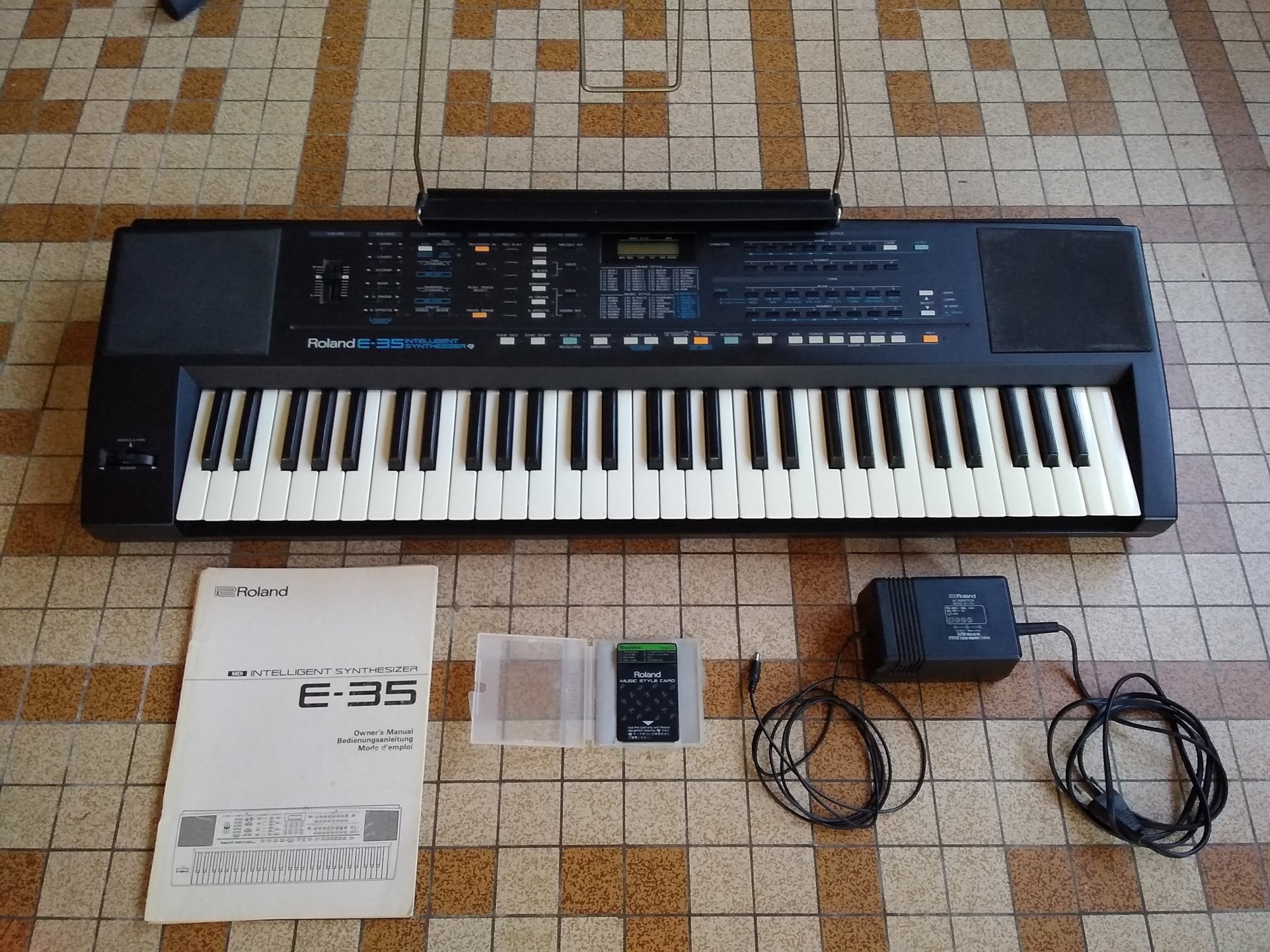 Roland E-35 : Meilleurs prix neuf, Avis, Test et Vente d'occasion - EasyZic